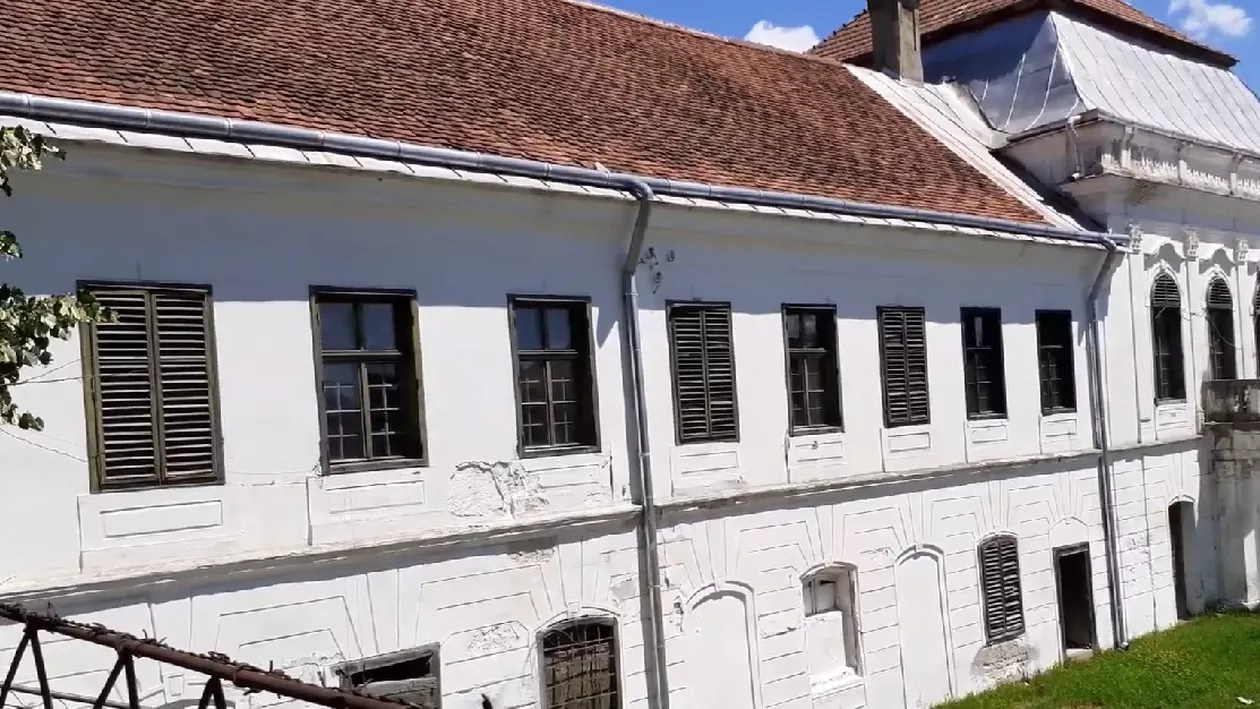 Vânzarea unuia dintre cele mai frumoase castele din Transilvania a fost ...