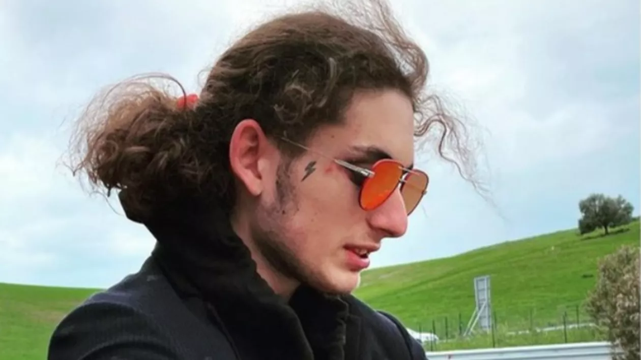 Ce semnificație are tatuajul de pe chipul lui Vlad Pascu, cel care a ...